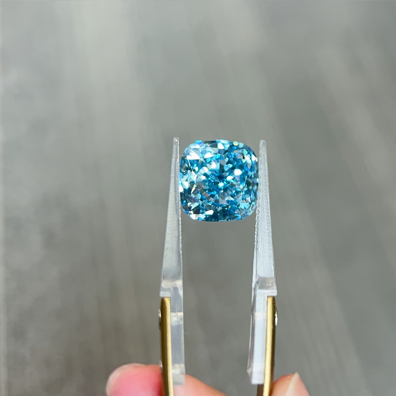 10.57ct 大克拉蓝色垫形 CVD培育钻石