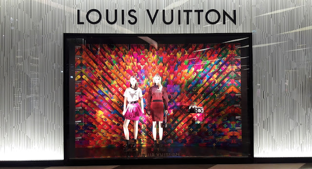 2019 Louis Vuitton (LV) Window Display Design